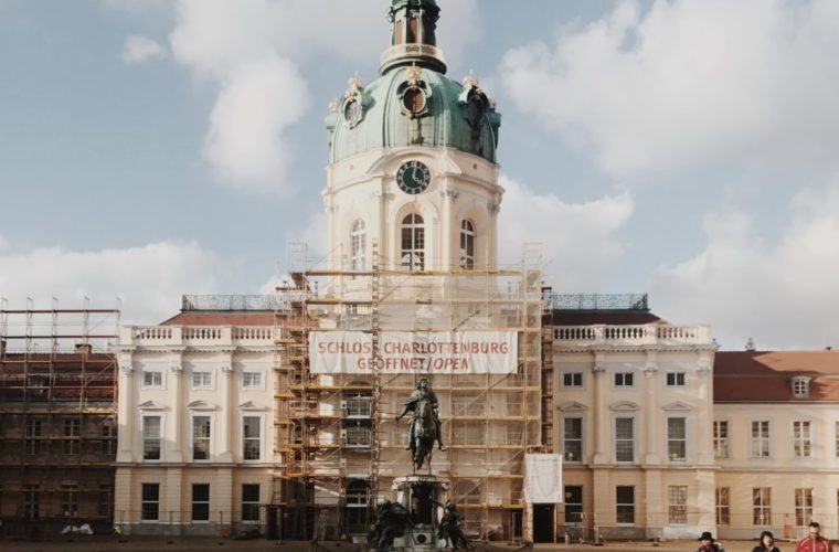 De Brug building is raised as a giant bridge structure