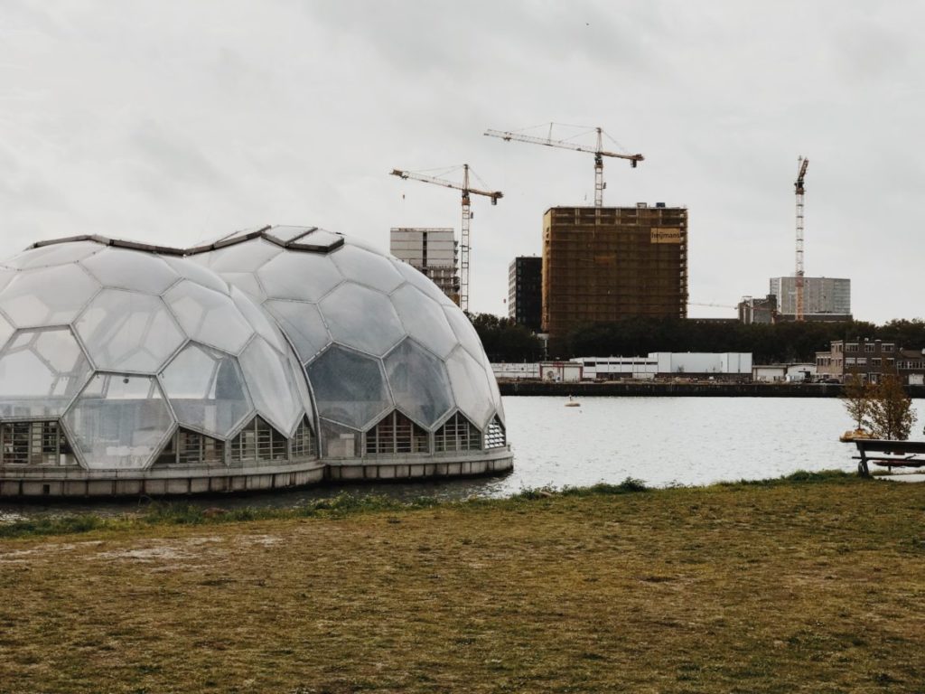 Floating Pavilion, an experiment in sustainable architecture