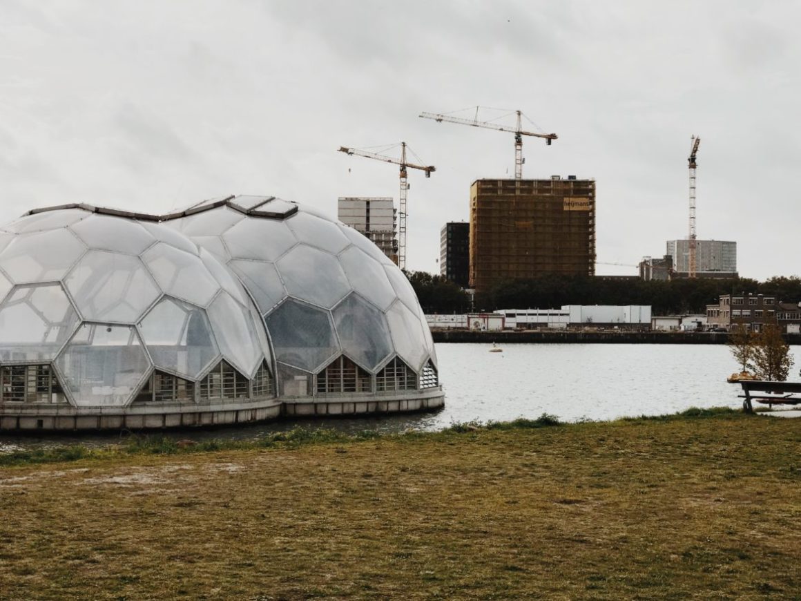 Floating Pavilion, an experiment in sustainable architecture