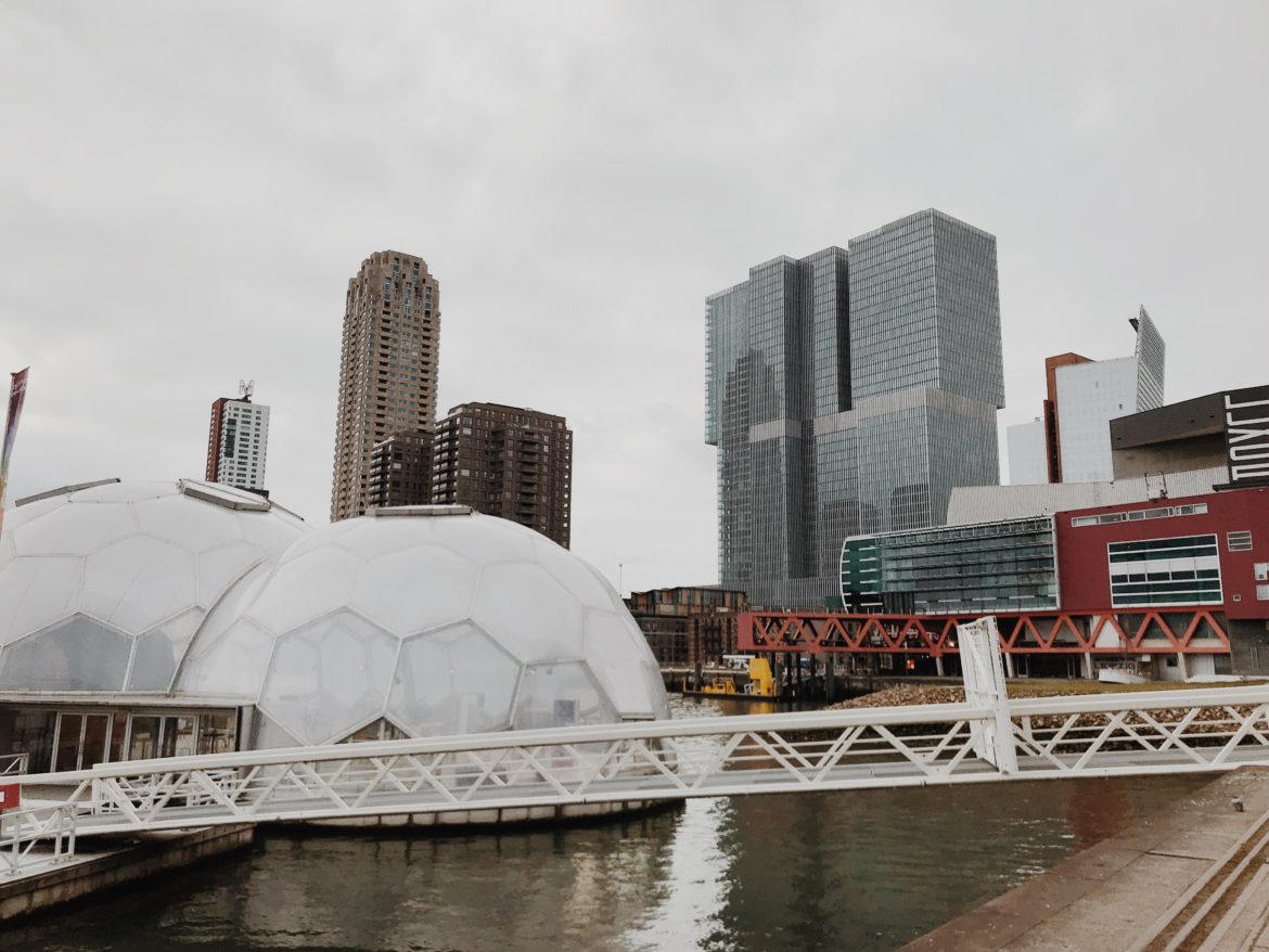 Floating Pavilion, an experiment in sustainable architecture